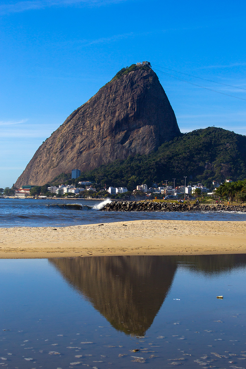 Praia do Flamengo - Cariocas curtem a ressaca | Waves