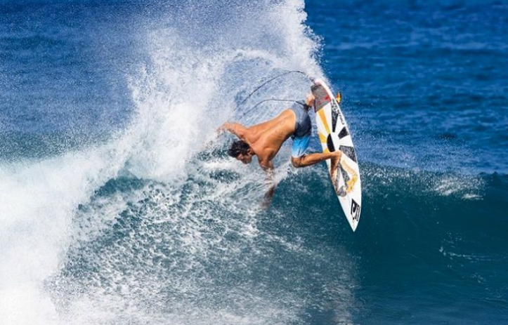 Eli Olson - Marolas no North Shore | Waves