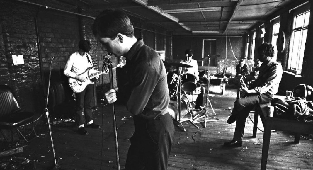 Documentário - A tragédia do Joy Division | Waves