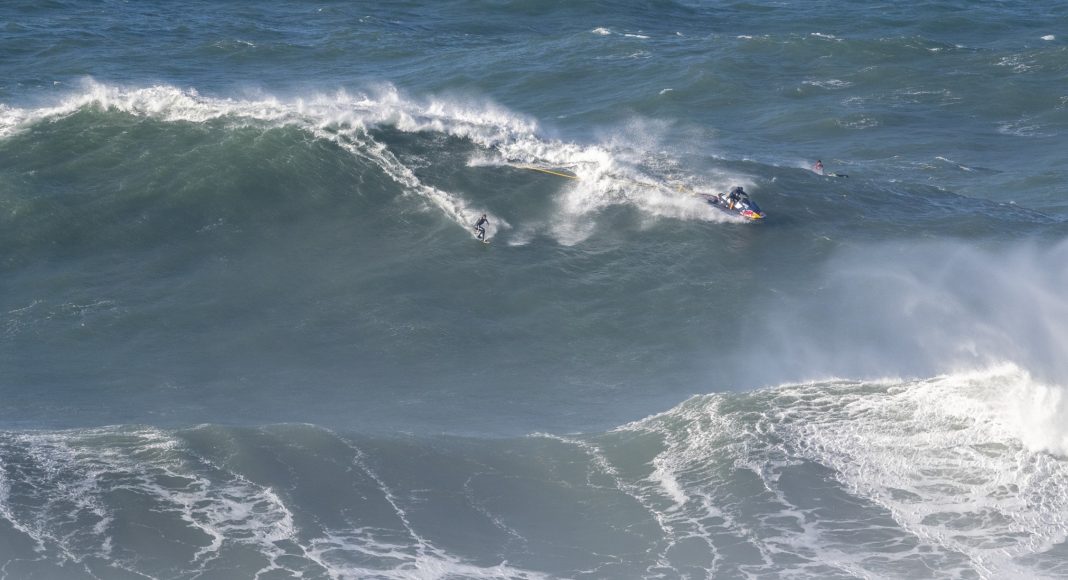 Nazaré - Canhão na ventania | Waves