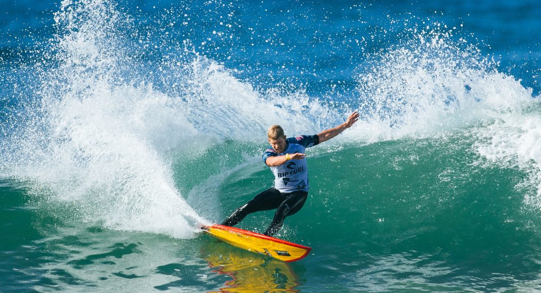 Pro Bells Beach - John John passa por Michael | Waves