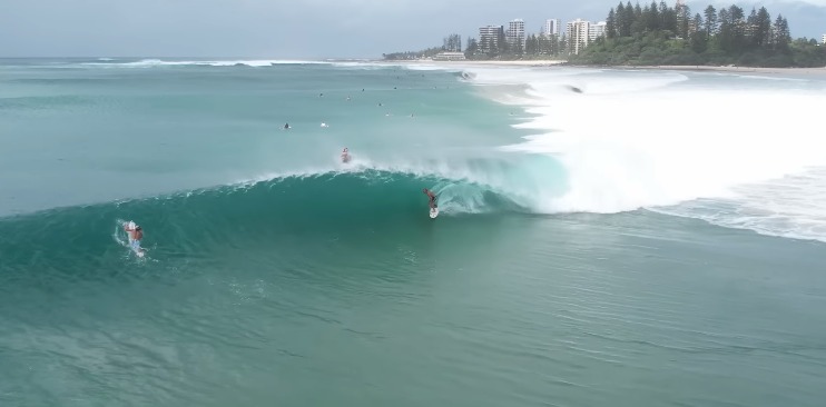 Diversas sessões - Super swell no Superbank | Waves