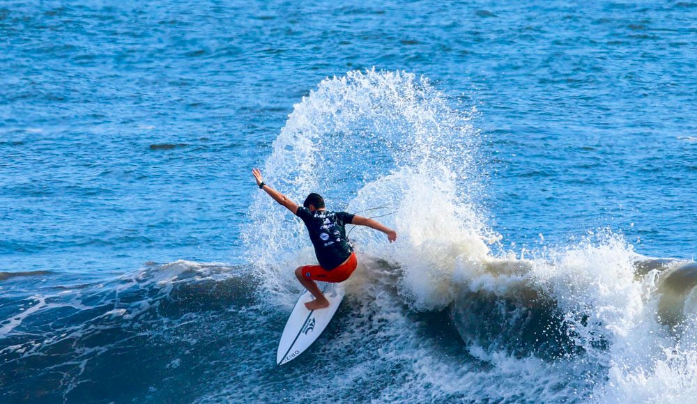Corona Alas Pro Tour - Nicolas brilha na América Latina | Waves