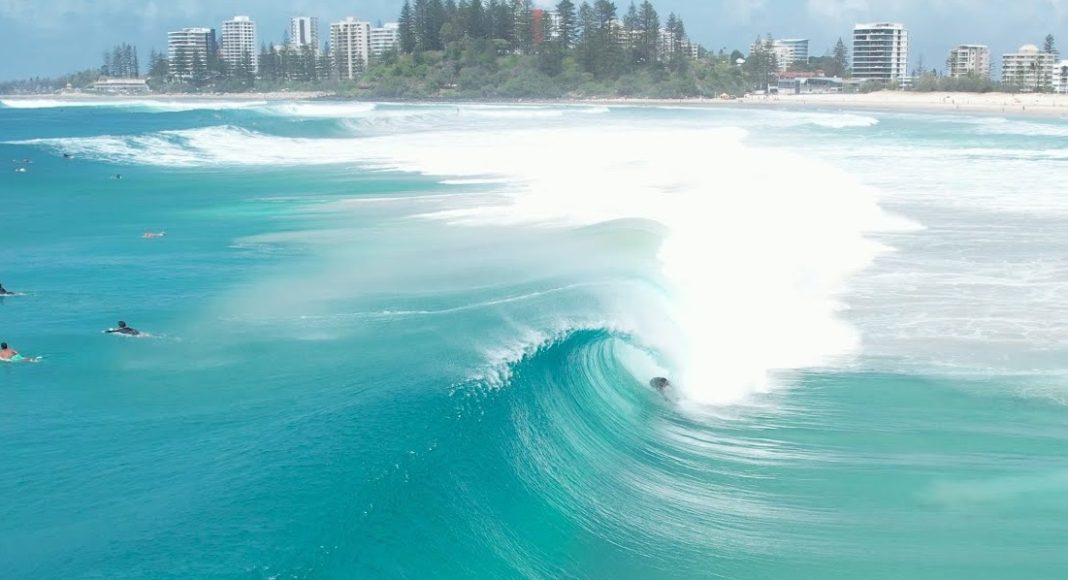 Gold Coast - Ataque aéreo de Medina e Florence | Waves