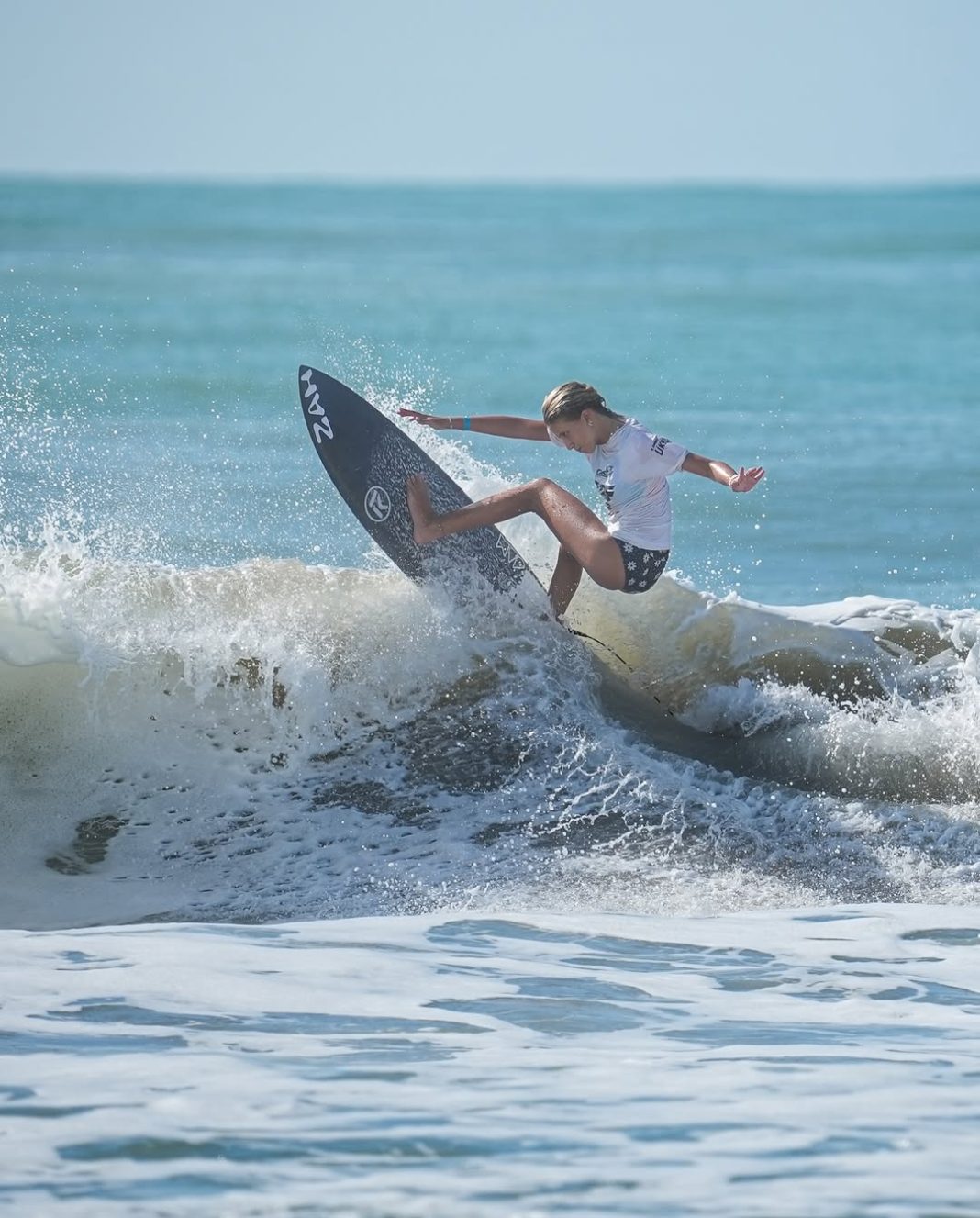Surf de Base 2025 - Valentina Zanoni faz história | Waves