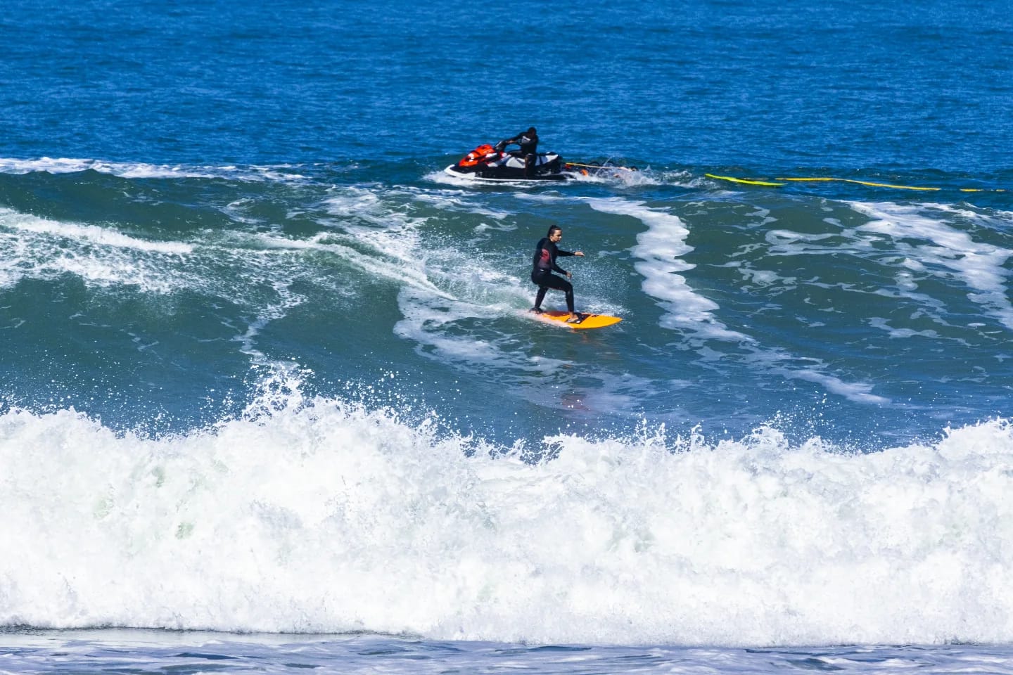 Juliana Frare - Primeiro tow-in em Maresias | Waves