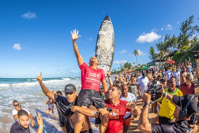 Surf Brasil Pro - Douglas e Tainá fazem festa | Waves