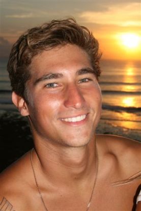 Free surfer global - Confira galeria de fotos de Omar Docena | Waves