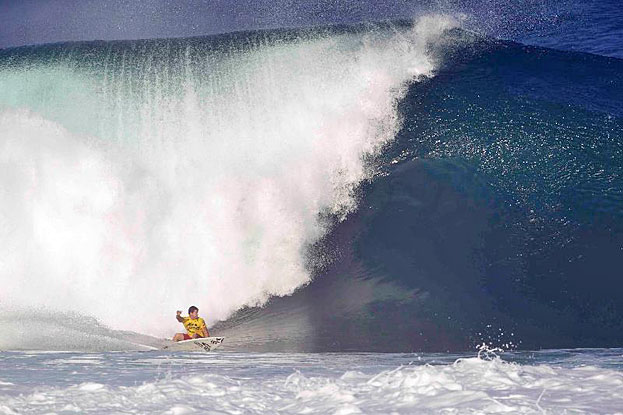 Volcom Pipe Pro - Banzai acima do peso | Waves