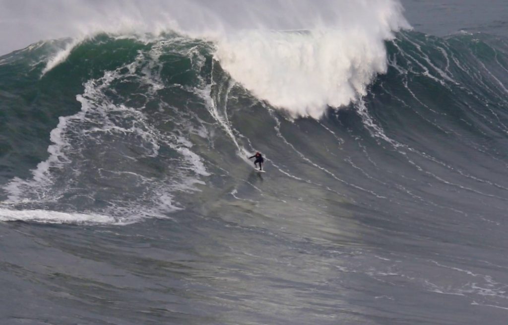 Nazaré - Desafiando o canhão | Waves