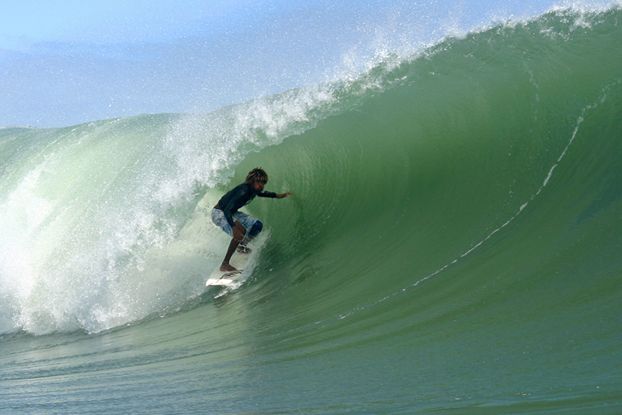 Zoom - Confira imagens de Kalani Brito | Waves