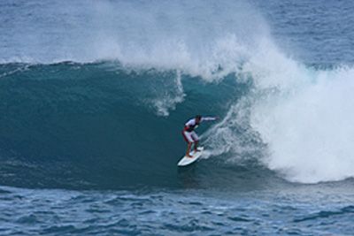 Estréia na Meca - Rogério Jacaré dá o bote em Oahu | Waves