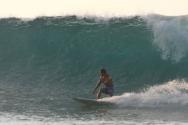 Estréia na Meca - Rogério Jacaré dá o bote em Oahu | Waves